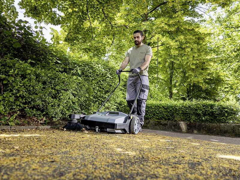 Karcher KM 70/15 C Classic - Barredora manual en Oferta | AgriEuro